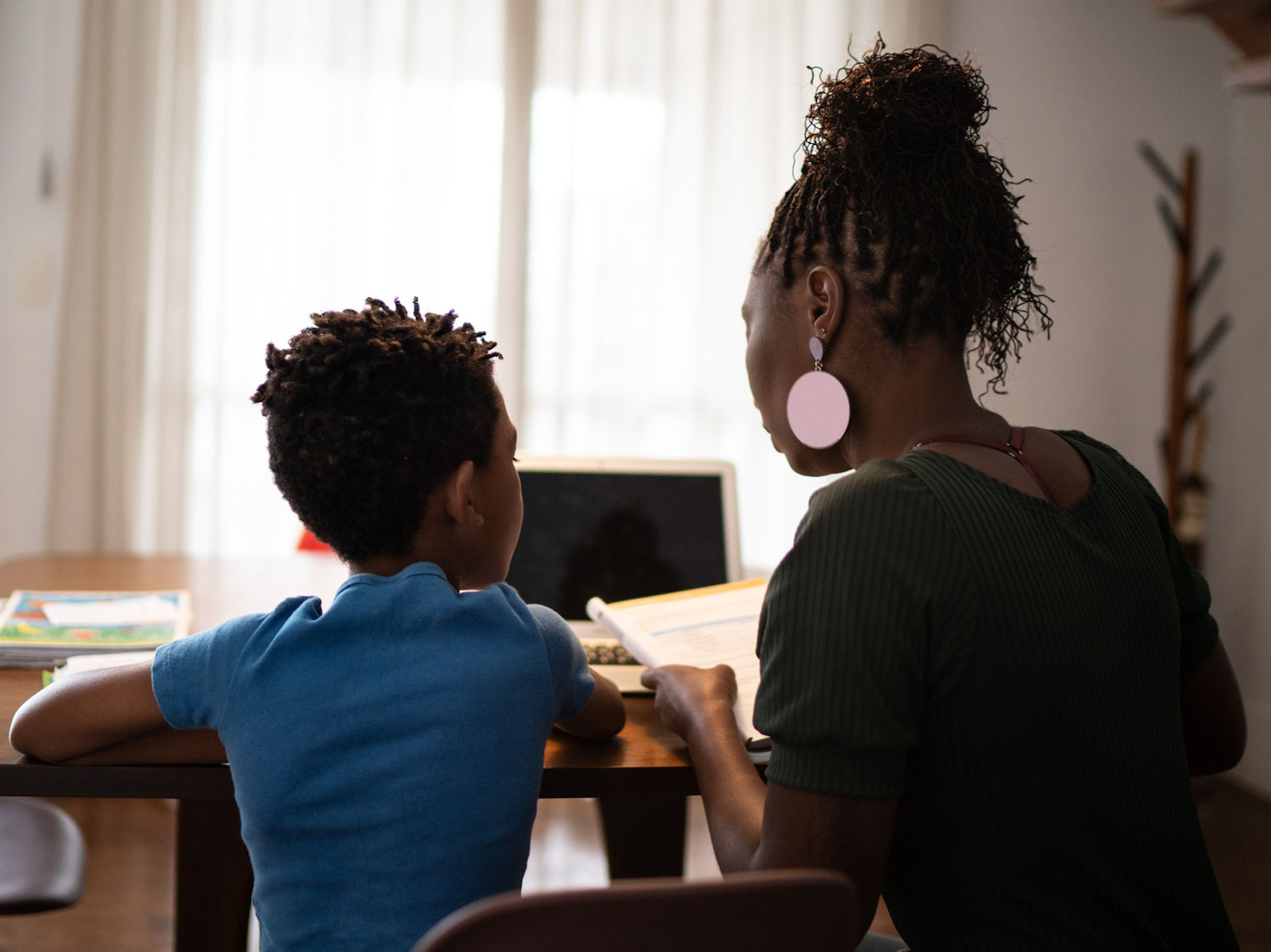 LAS Suit: Children Must Be Allowed Foster Placement with Relatives