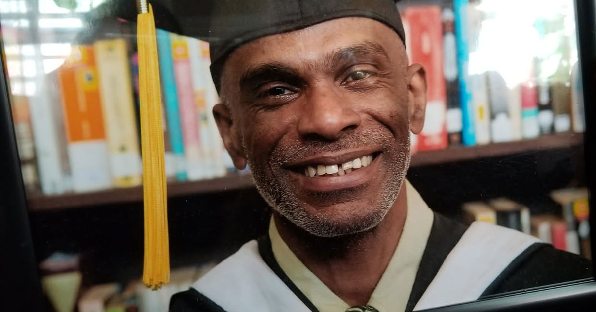 Orville Etoria fue liberado de una cárcel africana y regresó a Jamaica ...